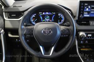 White Toyota RAV4 2021 in Tallinn, with an engine capacity of 2.50 L and mileage of 90 thousand km for 28990 €, photo 13 on AUTOMOTO.COM.LV
