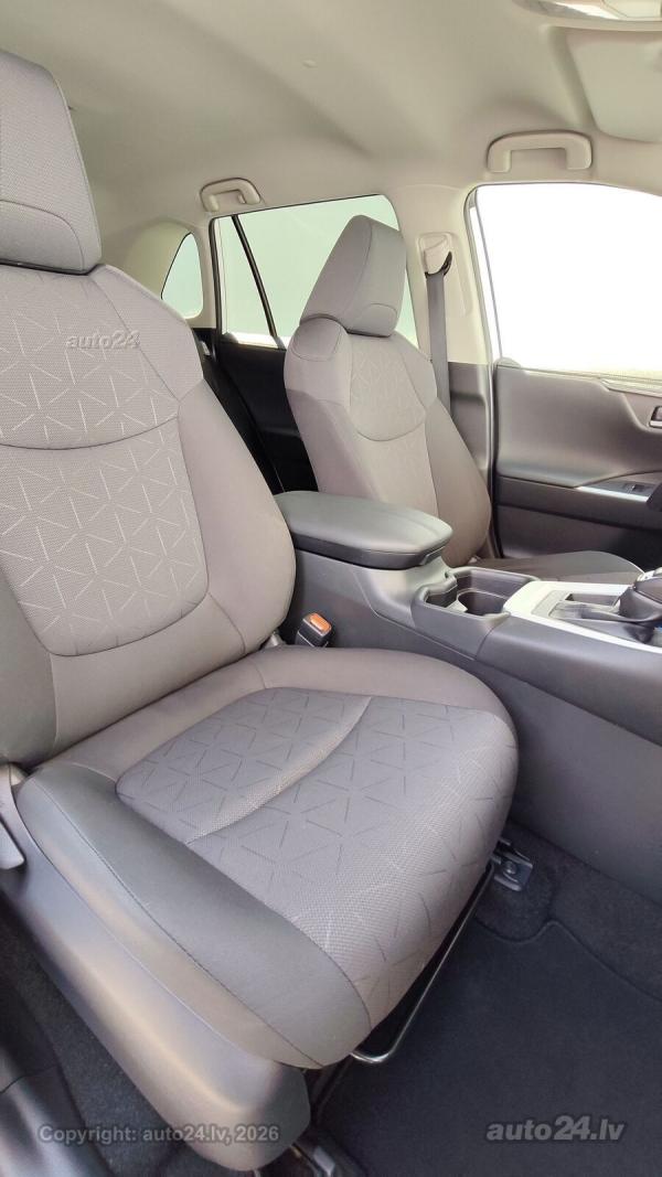 Balts Toyota RAV4 2021 Tallina, ar dzinēja tilpumu 1.99 L un nobraukumu 63 tūkst. km par 25895 €, foto 6 vietnē AUTOMOTO.COM.LV