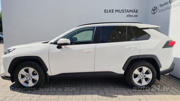 White Toyota RAV4 2021 in Tallinn, with an engine capacity of 1.99 L and mileage of 63 thousand km for 25895 €, photo 3 on AUTOMOTO.COM.LV