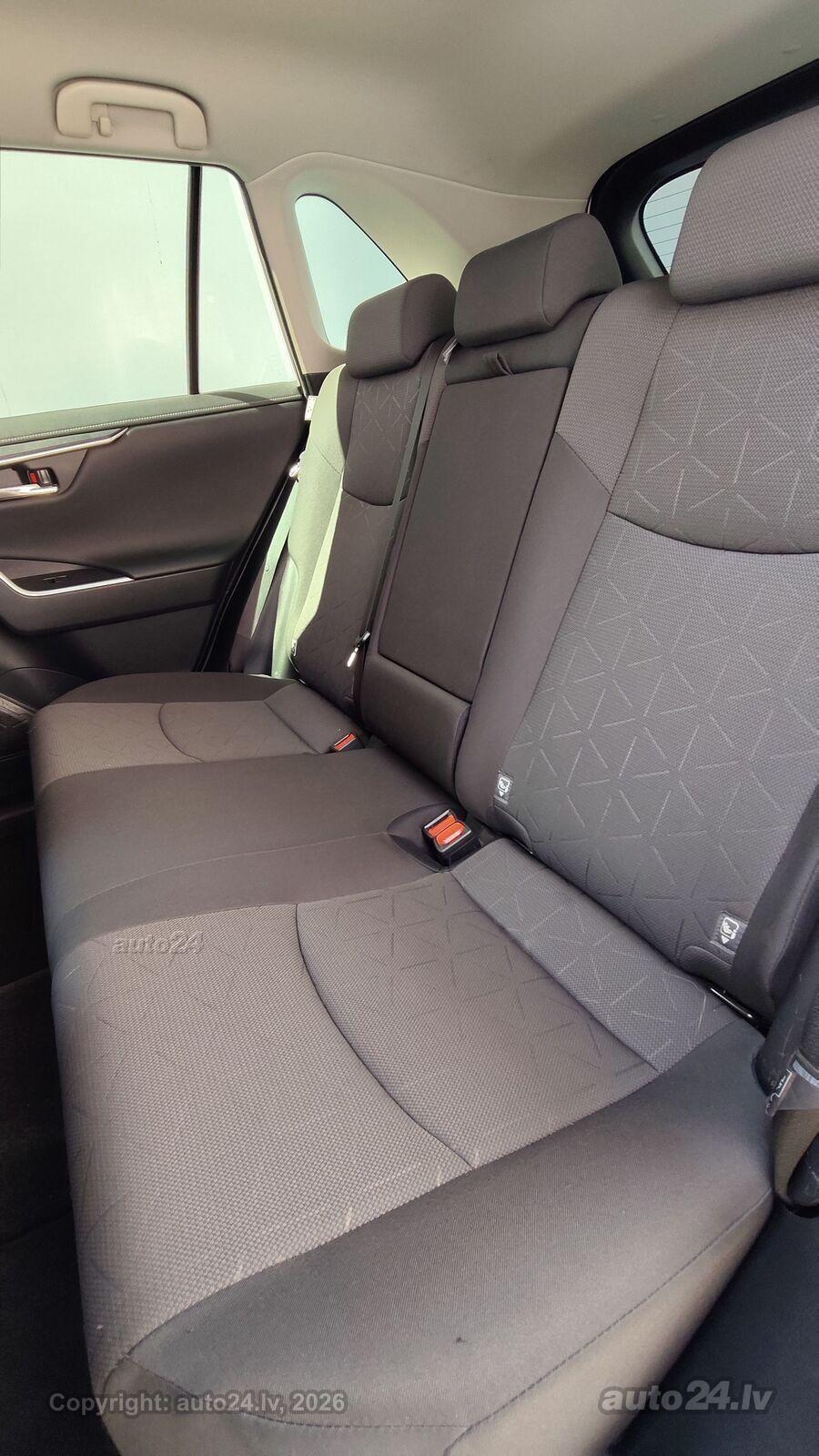 Balts Toyota RAV4 2021 Tallina, ar dzinēja tilpumu 1.99 L un nobraukumu 63 tūkst. km par 25895 €, foto 8 vietnē AUTOMOTO.COM.LV