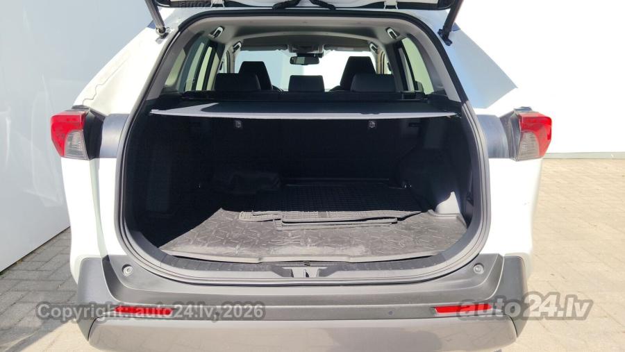 Balts Toyota RAV4 2021 Tallina, ar dzinēja tilpumu 1.99 L un nobraukumu 63 tūkst. km par 25895 €, foto 11 vietnē AUTOMOTO.COM.LV