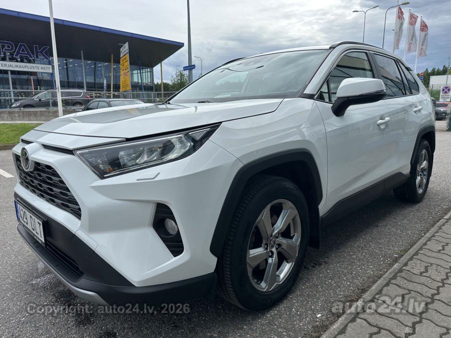 Balts Toyota RAV4 2021 Tallina, ar dzinēja tilpumu 2.00 L un nobraukumu 150 tūkst. km par 24990 €, foto 4 vietnē AUTOMOTO.COM.LV