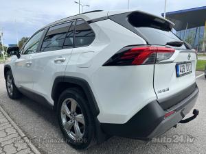 Balts Toyota RAV4 2021 Tallina, ar dzinēja tilpumu 2.00 L un nobraukumu 150 tūkst. km par 24990 €, foto 5 vietnē AUTOMOTO.COM.LV