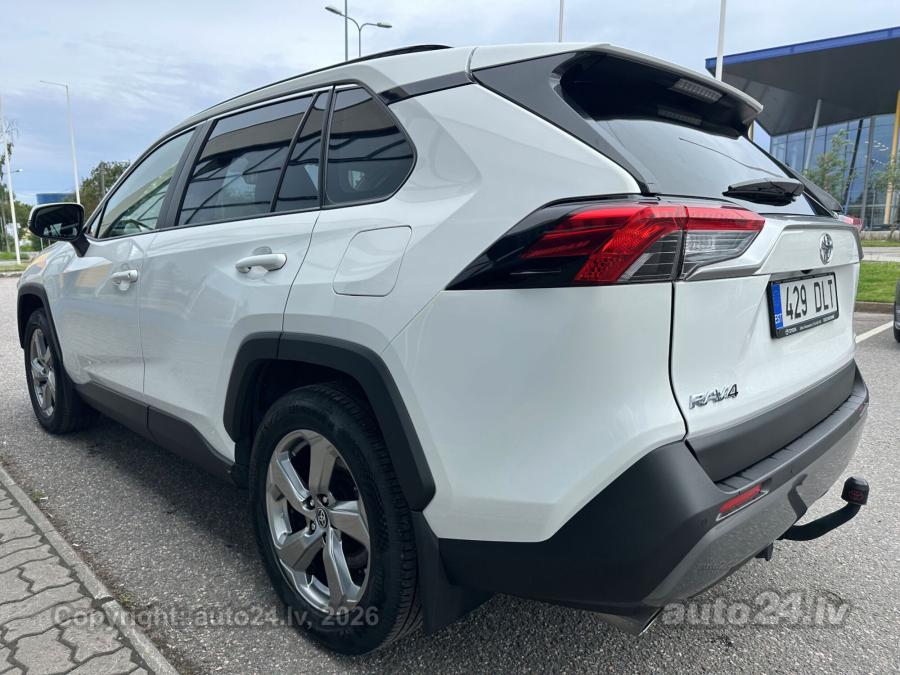Balts Toyota RAV4 2021 Tallina, ar dzinēja tilpumu 2.00 L un nobraukumu 150 tūkst. km par 24990 €, foto 5 vietnē AUTOMOTO.COM.LV