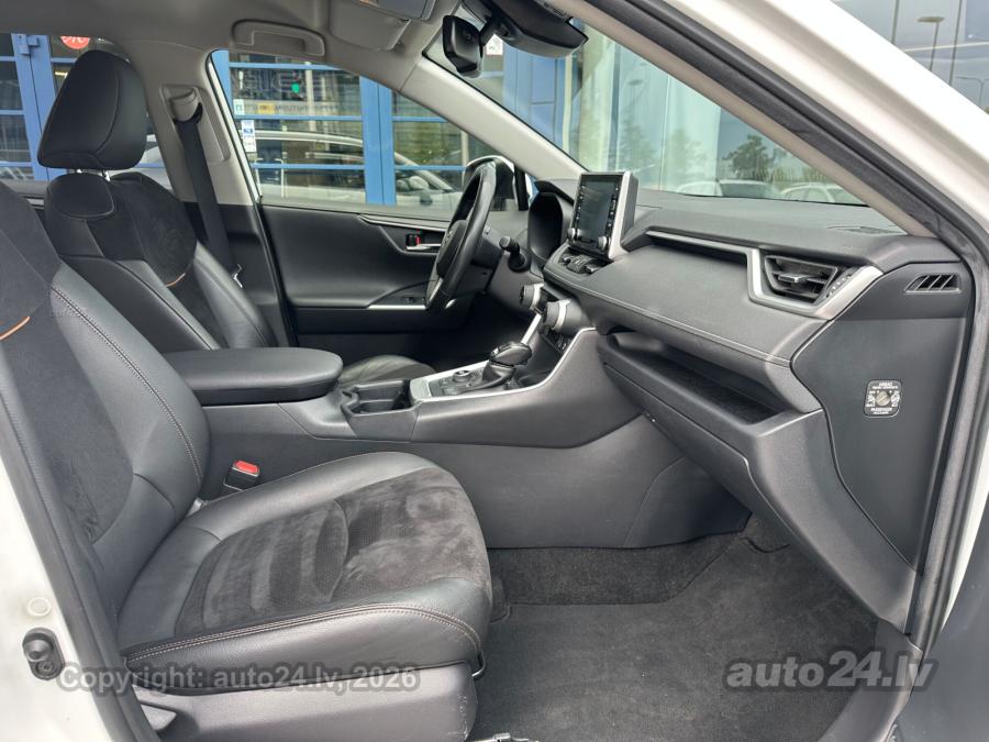Balts Toyota RAV4 2021 Tallina, ar dzinēja tilpumu 2.00 L un nobraukumu 150 tūkst. km par 24990 €, foto 10 vietnē AUTOMOTO.COM.LV