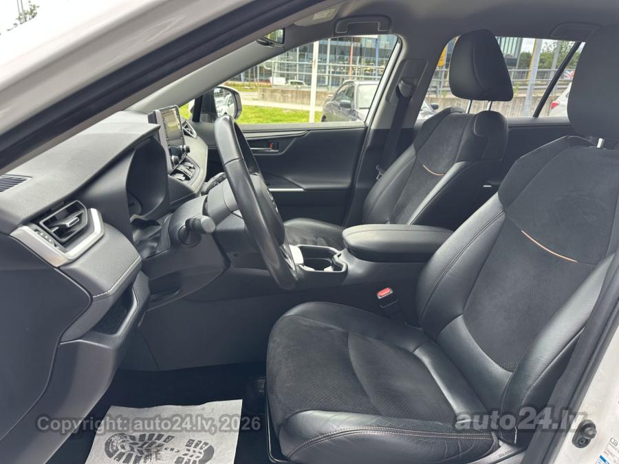 Balts Toyota RAV4 2021 Tallina, ar dzinēja tilpumu 2.00 L un nobraukumu 150 tūkst. km par 24990 €, foto 12 vietnē AUTOMOTO.COM.LV