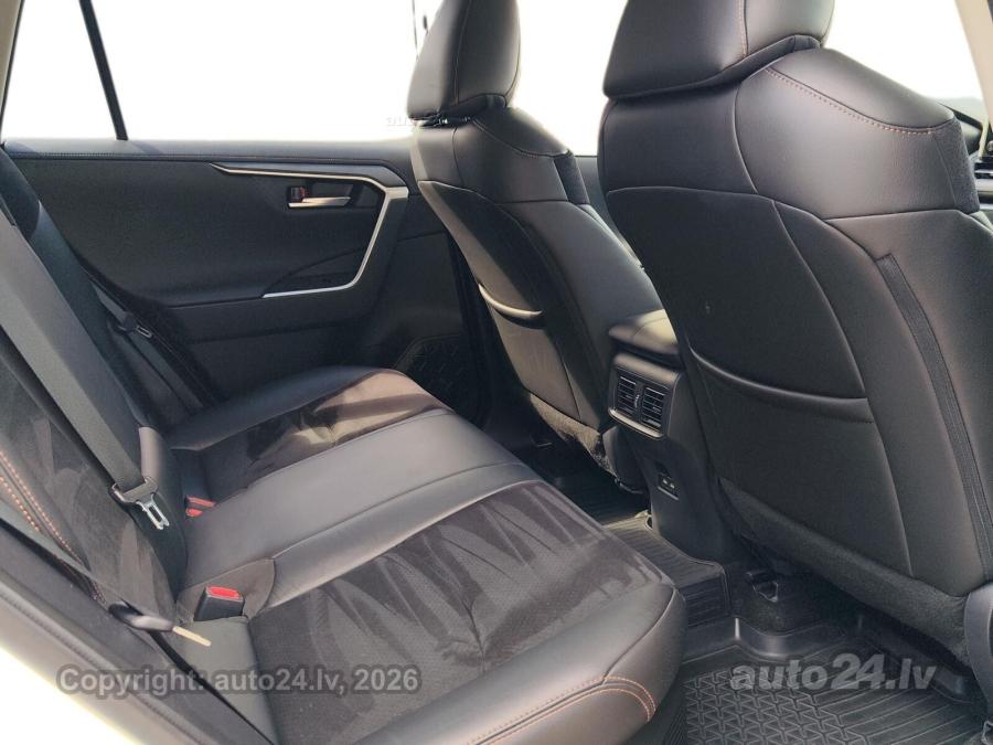 White Toyota RAV4 2021 in Tallinn, with an engine capacity of 2.49 L and mileage of 51 thousand km for 29995 €, photo 8 on AUTOMOTO.COM.LV