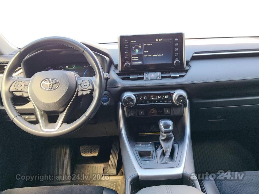 White Toyota RAV4 2021 in Tallinn, with an engine capacity of 2.49 L and mileage of 51 thousand km for 29995 €, photo 9 on AUTOMOTO.COM.LV
