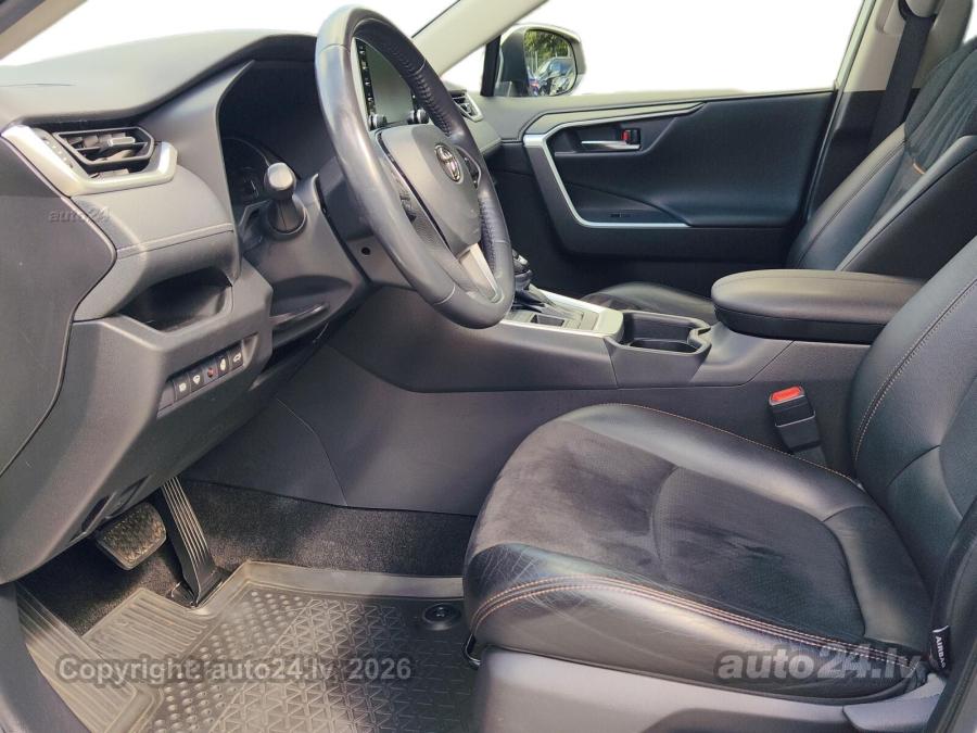 White Toyota RAV4 2021 in Tallinn, with an engine capacity of 2.49 L and mileage of 51 thousand km for 29995 €, photo 12 on AUTOMOTO.COM.LV