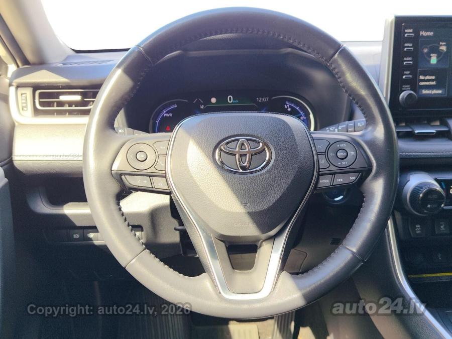 White Toyota RAV4 2021 in Tallinn, with an engine capacity of 2.49 L and mileage of 51 thousand km for 29995 €, photo 13 on AUTOMOTO.COM.LV