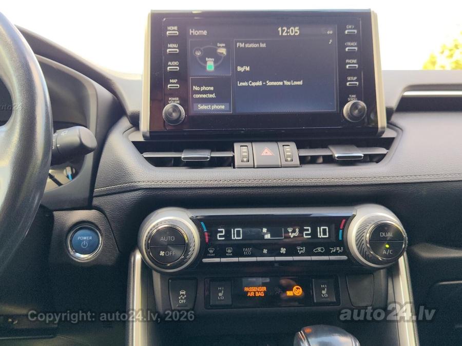White Toyota RAV4 2021 in Tallinn, with an engine capacity of 2.49 L and mileage of 51 thousand km for 29995 €, photo 15 on AUTOMOTO.COM.LV