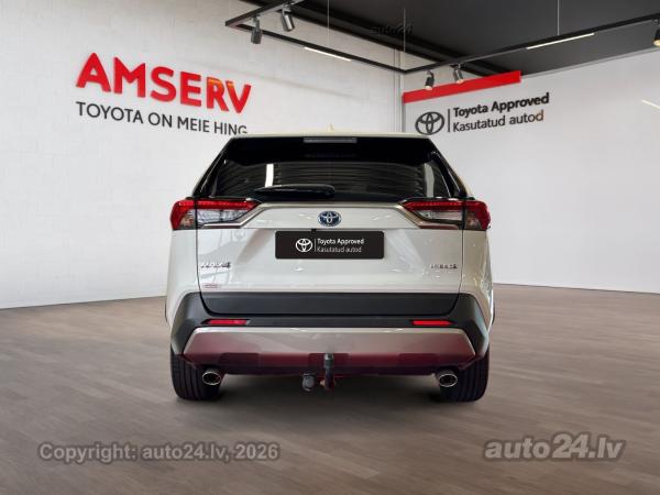 White Toyota RAV4 2021 in Tartu, with an engine capacity of 2.50 L and mileage of 131 thousand km for 23990 €, photo 4 on AUTOMOTO.COM.LV