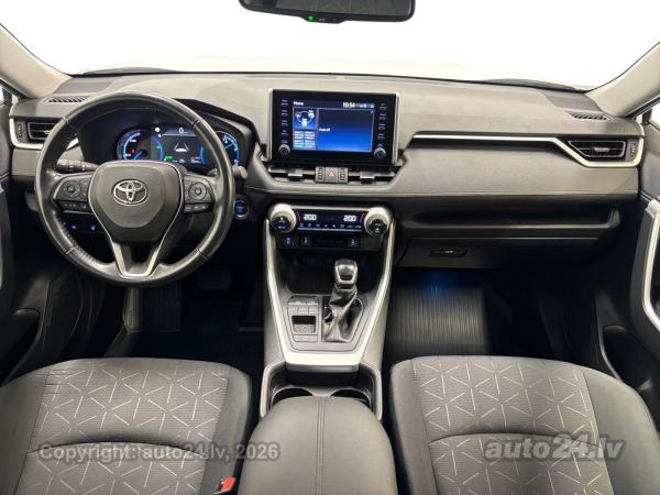White Toyota RAV4 2021 in Tartu, with an engine capacity of 2.50 L and mileage of 131 thousand km for 23990 €, photo 8 on AUTOMOTO.COM.LV