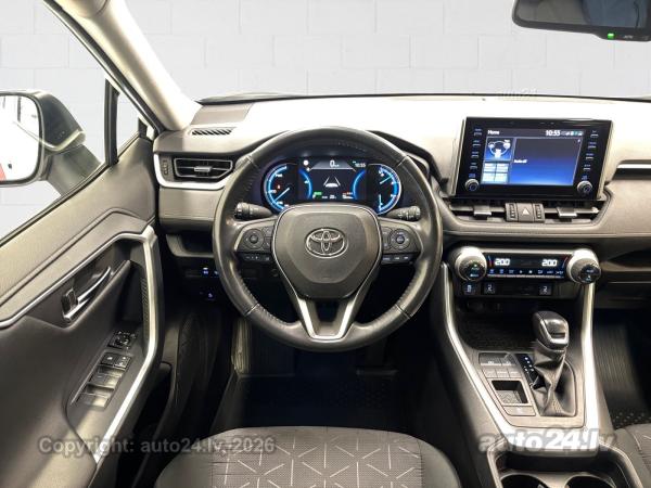 White Toyota RAV4 2021 in Tartu, with an engine capacity of 2.50 L and mileage of 131 thousand km for 23990 €, photo 9 on AUTOMOTO.COM.LV