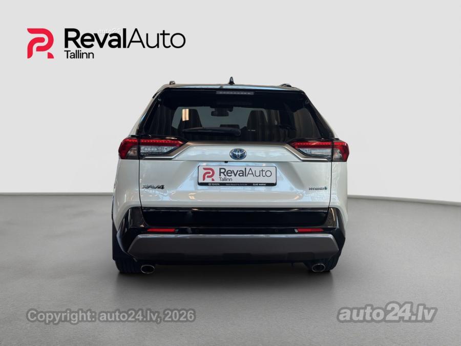 Balts Toyota RAV4 2021 Tallina, ar dzinēja tilpumu 2.50 L un nobraukumu 130 tūkst. km par 25900 €, foto 6 vietnē AUTOMOTO.COM.LV