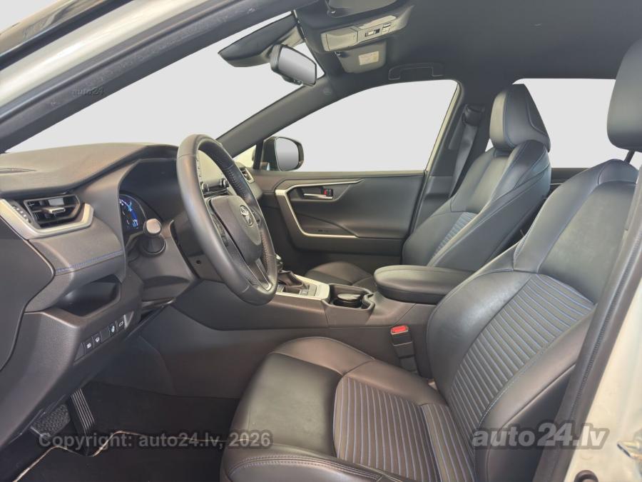 Balts Toyota RAV4 2021 Tallina, ar dzinēja tilpumu 2.50 L un nobraukumu 130 tūkst. km par 25900 €, foto 7 vietnē AUTOMOTO.COM.LV