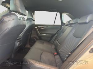 Balts Toyota RAV4 2021 Tallina, ar dzinēja tilpumu 2.50 L un nobraukumu 130 tūkst. km par 25900 €, foto 9 vietnē AUTOMOTO.COM.LV