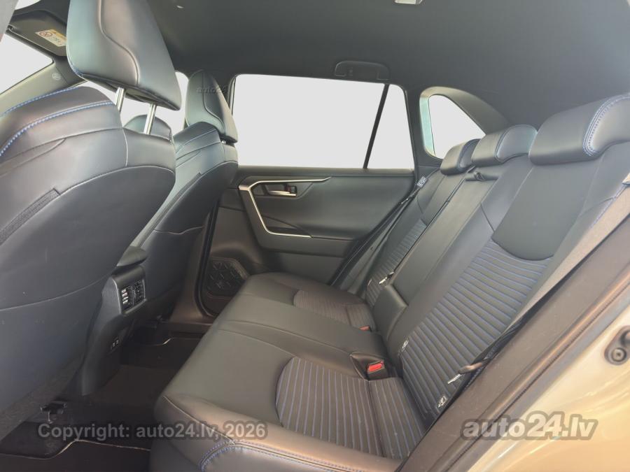 Balts Toyota RAV4 2021 Tallina, ar dzinēja tilpumu 2.50 L un nobraukumu 130 tūkst. km par 25900 €, foto 9 vietnē AUTOMOTO.COM.LV