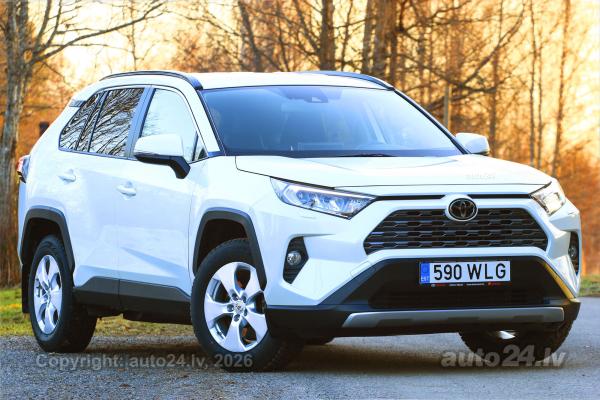White Toyota RAV4 2021 in Viljandi, with an engine capacity of 2.00 L and mileage of 99 thousand km for 28900 €, photo 3 on AUTOMOTO.COM.LV