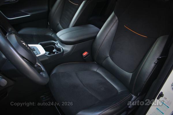 White Toyota RAV4 2021 in Viljandi, with an engine capacity of 2.00 L and mileage of 99 thousand km for 28900 €, photo 9 on AUTOMOTO.COM.LV