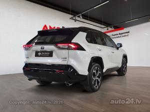 Balts Toyota RAV4 2021 Tallina, ar dzinēja tilpumu 2.50 L un nobraukumu 82 tūkst. km par 38990 €, foto 3 vietnē AUTOMOTO.COM.LV