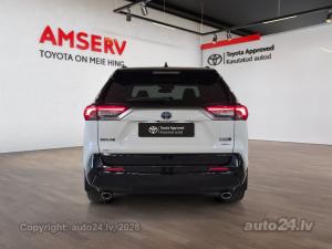 Balts Toyota RAV4 2021 Tallina, ar dzinēja tilpumu 2.50 L un nobraukumu 82 tūkst. km par 38990 €, foto 5 vietnē AUTOMOTO.COM.LV
