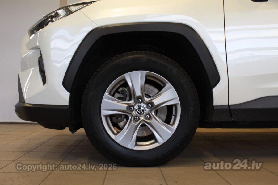 Balts Toyota RAV4 2022 Tartu, ar dzinēja tilpumu 2.50 L un nobraukumu 147 tūkst. km par 23790 €, foto 6 vietnē AUTOMOTO.COM.LV