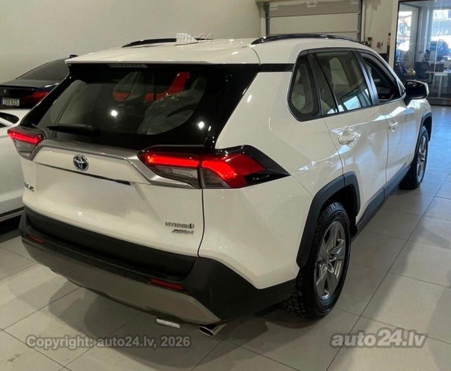 Balts Toyota RAV4 2022 Tallina, ar dzinēja tilpumu 2.50 L un nobraukumu 241 tūkst. km par 22950 €, foto 2 vietnē AUTOMOTO.COM.LV