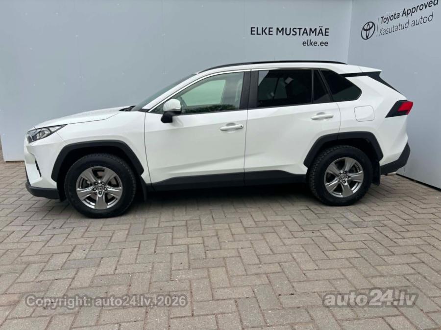Balts Toyota RAV4 2022 Tallina, ar dzinēja tilpumu 1.99 L un nobraukumu 33 tūkst. km par 27995 €, foto 4 vietnē AUTOMOTO.COM.LV