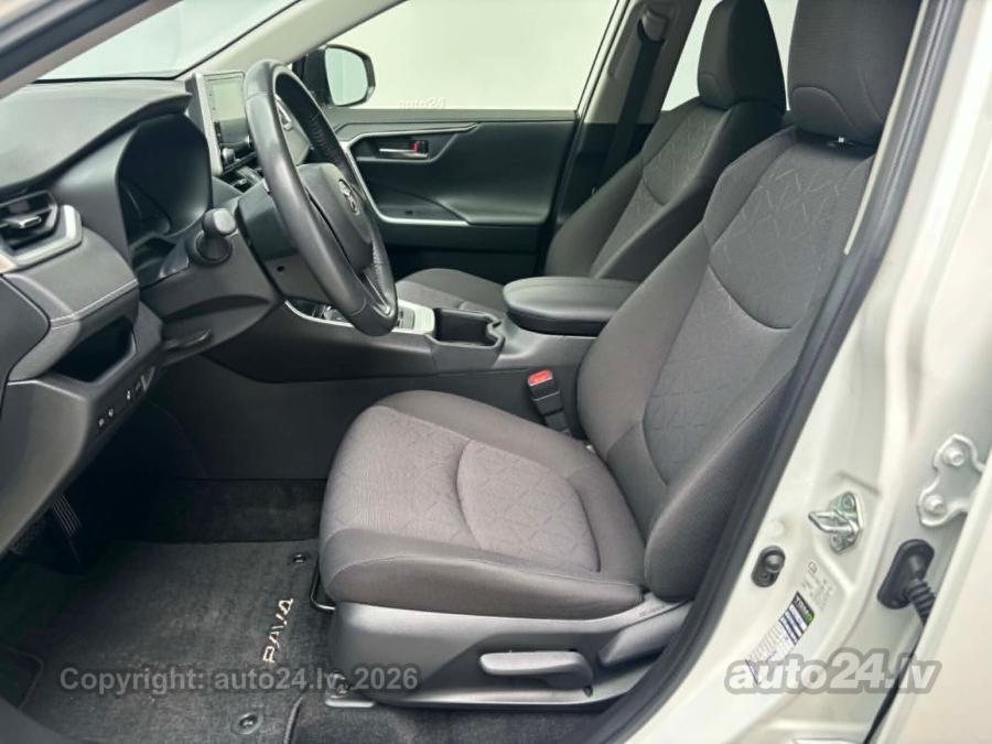 Balts Toyota RAV4 2022 Tallina, ar dzinēja tilpumu 1.99 L un nobraukumu 33 tūkst. km par 27995 €, foto 12 vietnē AUTOMOTO.COM.LV