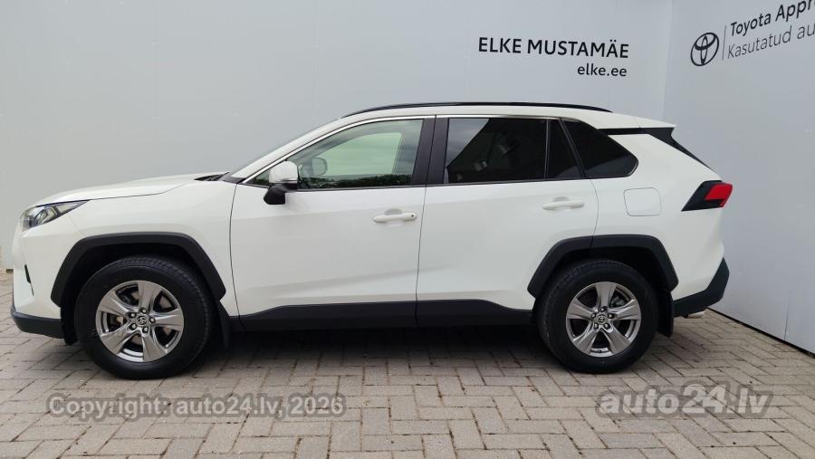 Balts Toyota RAV4 2022 Tallina, ar dzinēja tilpumu 1.99 L un nobraukumu 52 tūkst. km par 27900 €, foto 4 vietnē AUTOMOTO.COM.LV