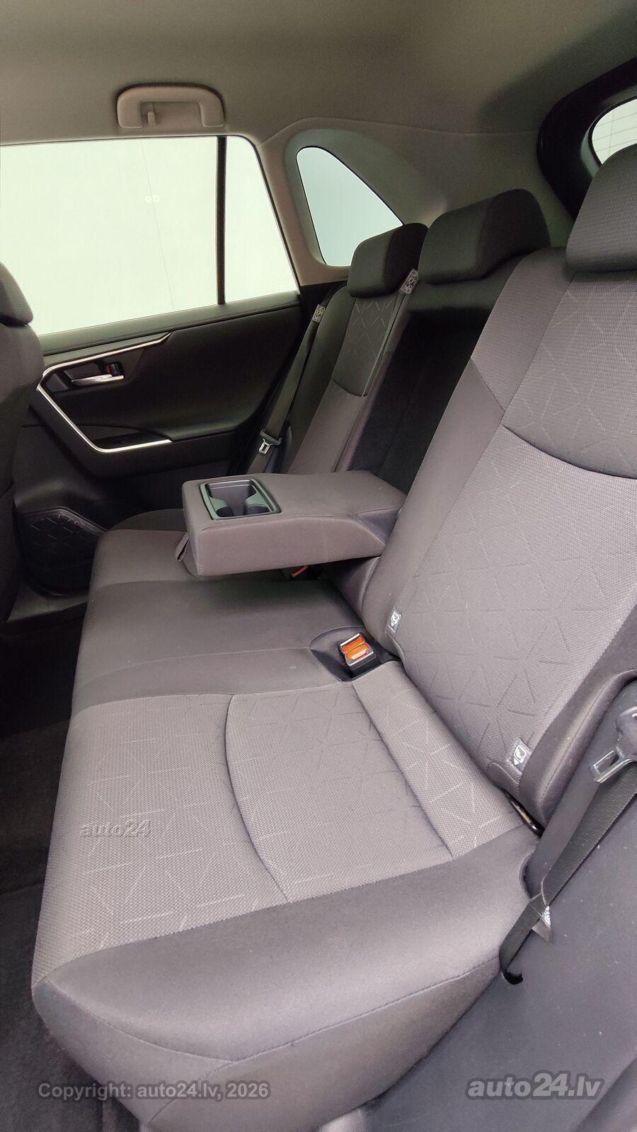 Balts Toyota RAV4 2022 Tallina, ar dzinēja tilpumu 1.99 L un nobraukumu 52 tūkst. km par 27900 €, foto 18 vietnē AUTOMOTO.COM.LV