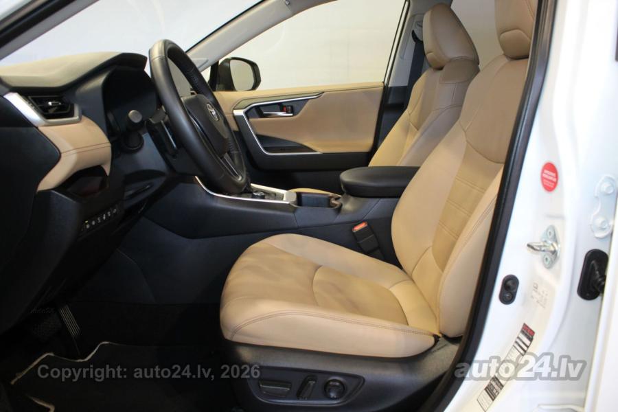 Balts Toyota RAV4 2022 Tallina, ar dzinēja tilpumu 2.50 L un nobraukumu 79 tūkst. km par 35990 €, foto 12 vietnē AUTOMOTO.COM.LV