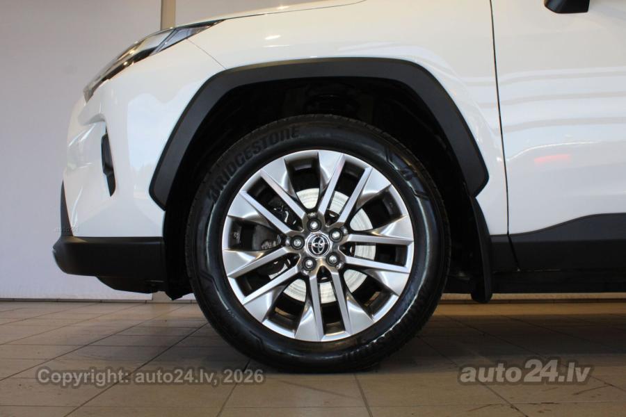 Balts Toyota RAV4 2022 Tallina, ar dzinēja tilpumu 2.50 L un nobraukumu 79 tūkst. km par 35990 €, foto 16 vietnē AUTOMOTO.COM.LV