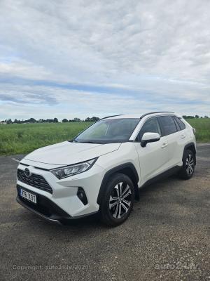 White Toyota RAV4 2022 in Tallinn, with an engine capacity of 2.00 L and mileage of 39 thousand km for 33900 €, photo 3 on AUTOMOTO.COM.LV