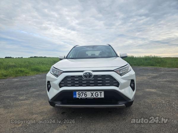 Balts Toyota RAV4 2022 Tallina, ar dzinēja tilpumu 2.00 L un nobraukumu 39 tūkst. km par 33900 €, foto 3 vietnē AUTOMOTO.COM.LV
