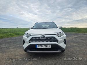 White Toyota RAV4 2022 in Tallinn, with an engine capacity of 2.00 L and mileage of 39 thousand km for 33900 €, photo 4 on AUTOMOTO.COM.LV