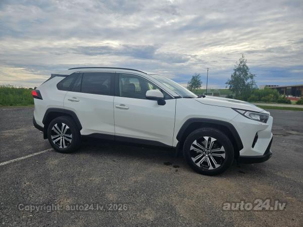 Balts Toyota RAV4 2022 Tallina, ar dzinēja tilpumu 2.00 L un nobraukumu 39 tūkst. km par 33900 €, foto 4 vietnē AUTOMOTO.COM.LV