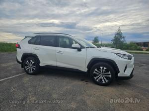 White Toyota RAV4 2022 in Tallinn, with an engine capacity of 2.00 L and mileage of 39 thousand km for 33900 €, photo 5 on AUTOMOTO.COM.LV