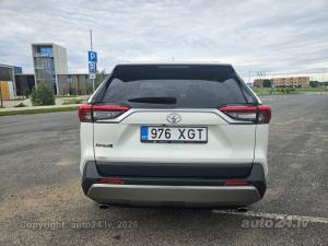 White Toyota RAV4 2022 in Tallinn, with an engine capacity of 2.00 L and mileage of 39 thousand km for 33900 €, photo 8 on AUTOMOTO.COM.LV