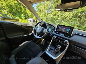 White Toyota RAV4 2022 in Tallinn, with an engine capacity of 2.00 L and mileage of 39 thousand km for 33900 €, photo 9 on AUTOMOTO.COM.LV