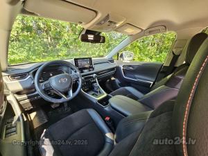 White Toyota RAV4 2022 in Tallinn, with an engine capacity of 2.00 L and mileage of 39 thousand km for 33900 €, photo 10 on AUTOMOTO.COM.LV