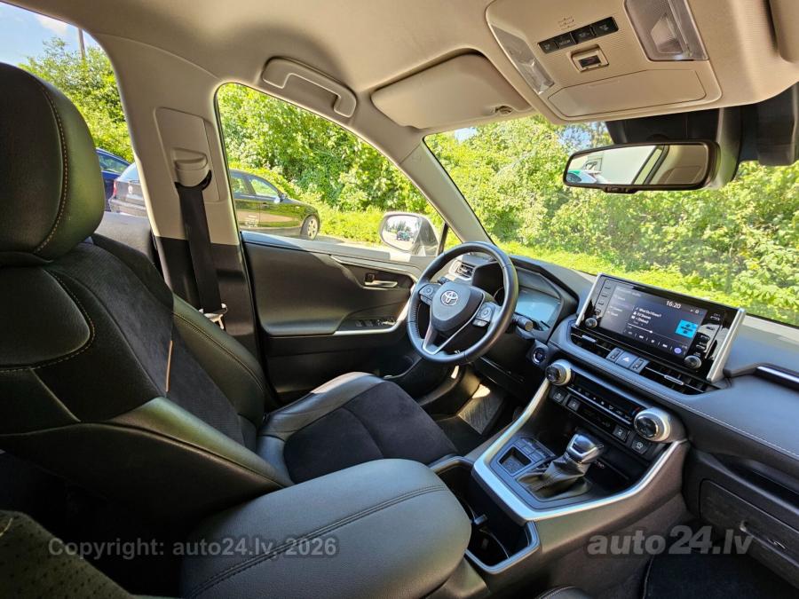 White Toyota RAV4 2022 in Tallinn, with an engine capacity of 2.00 L and mileage of 39 thousand km for 33900 €, photo 11 on AUTOMOTO.COM.LV