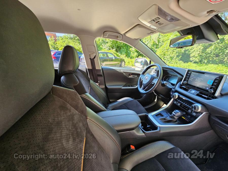 White Toyota RAV4 2022 in Tallinn, with an engine capacity of 2.00 L and mileage of 39 thousand km for 33900 €, photo 12 on AUTOMOTO.COM.LV