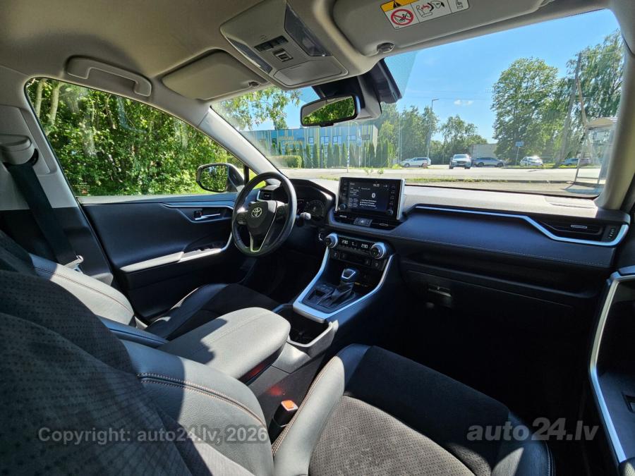 White Toyota RAV4 2022 in Tallinn, with an engine capacity of 2.00 L and mileage of 39 thousand km for 33900 €, photo 15 on AUTOMOTO.COM.LV