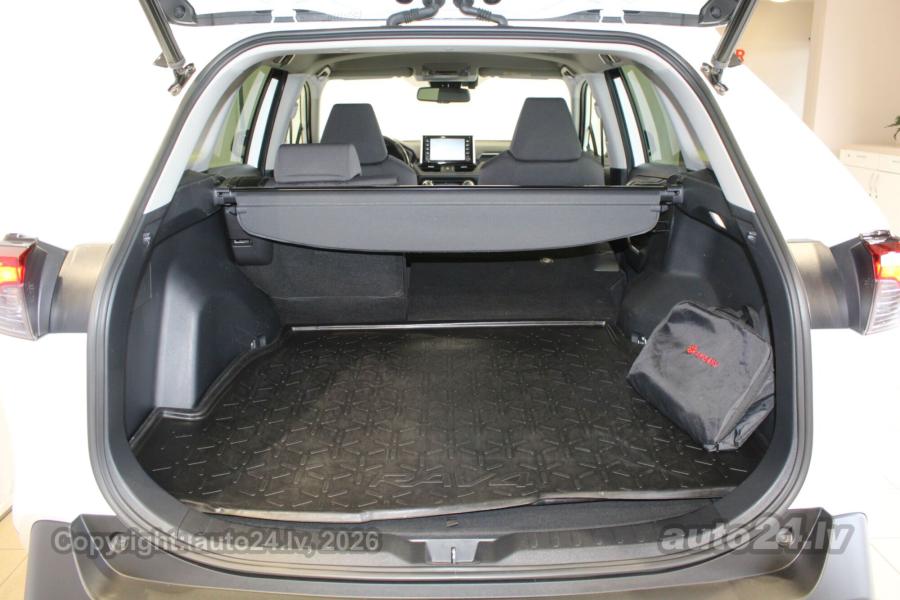 Balts Toyota RAV4 2022 Tallina, ar dzinēja tilpumu 2.50 L un nobraukumu 147 tūkst. km par 23790 €, foto 6 vietnē AUTOMOTO.COM.LV