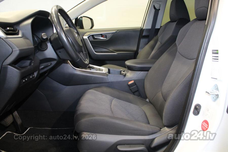 Balts Toyota RAV4 2022 Tallina, ar dzinēja tilpumu 2.50 L un nobraukumu 147 tūkst. km par 23790 €, foto 17 vietnē AUTOMOTO.COM.LV