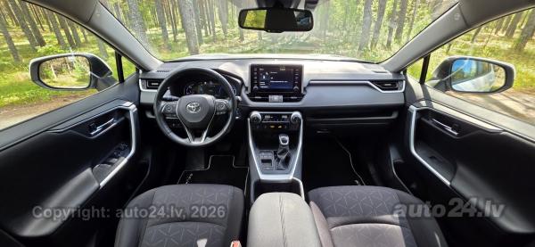 Balts Toyota RAV4 2022 Tallina, ar dzinēja tilpumu 2.50 L un nobraukumu 162 tūkst. km par 23600 €, foto 8 vietnē AUTOMOTO.COM.LV