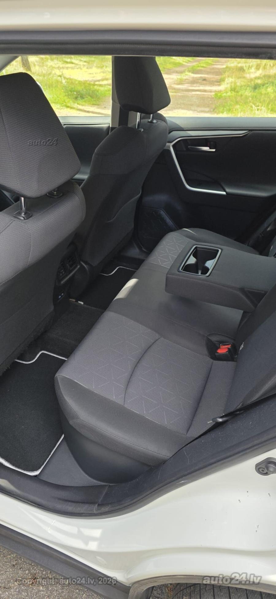 Balts Toyota RAV4 2022 Tallina, ar dzinēja tilpumu 2.50 L un nobraukumu 162 tūkst. km par 23600 €, foto 11 vietnē AUTOMOTO.COM.LV