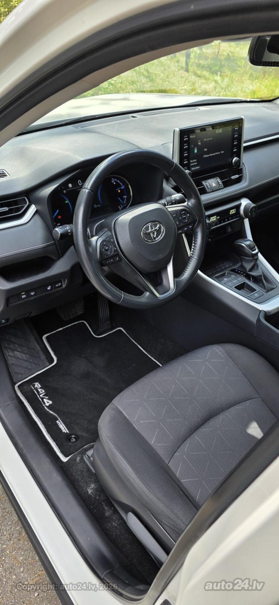 Balts Toyota RAV4 2022 Tallina, ar dzinēja tilpumu 2.50 L un nobraukumu 162 tūkst. km par 23600 €, foto 12 vietnē AUTOMOTO.COM.LV